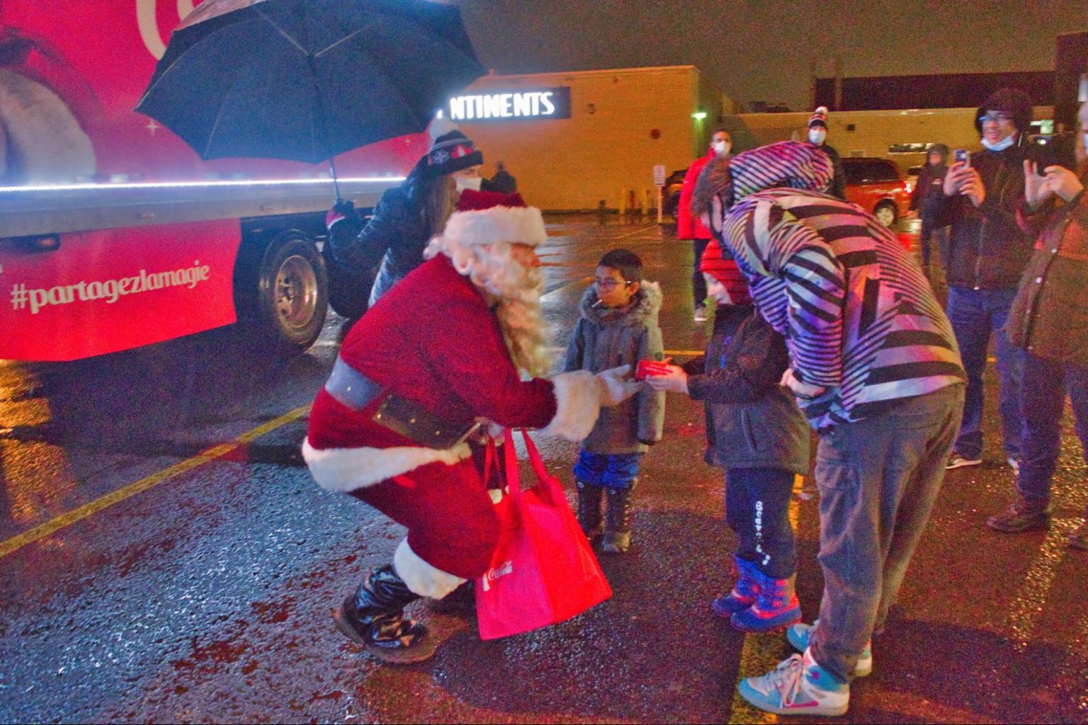 Coca-Cola and Santa Claus spread the magic of Christmas across Canada ...
