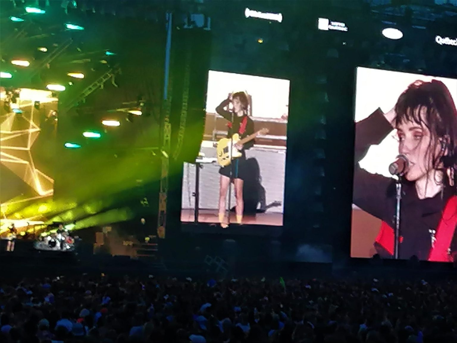 Energetic, enigmatic Halsey makes fans forget late start - The Quebec ...