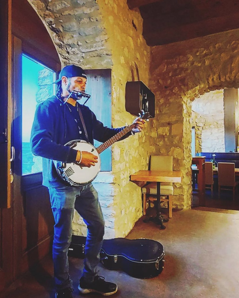 Discovering the history of the banjo with Sule Heitner - The Quebec ...