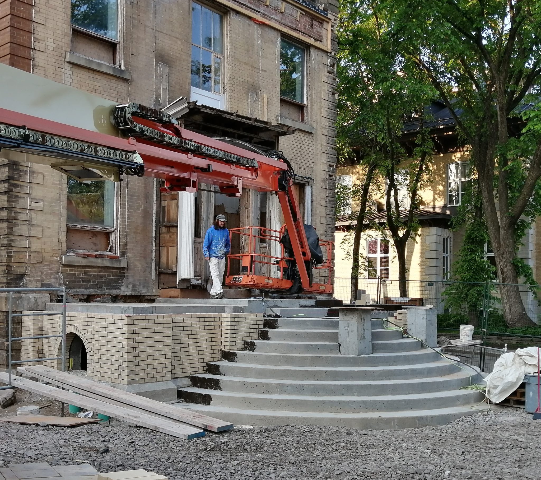 Rebuilding of Maison Pollack portico underway - The Quebec Chronicle ...