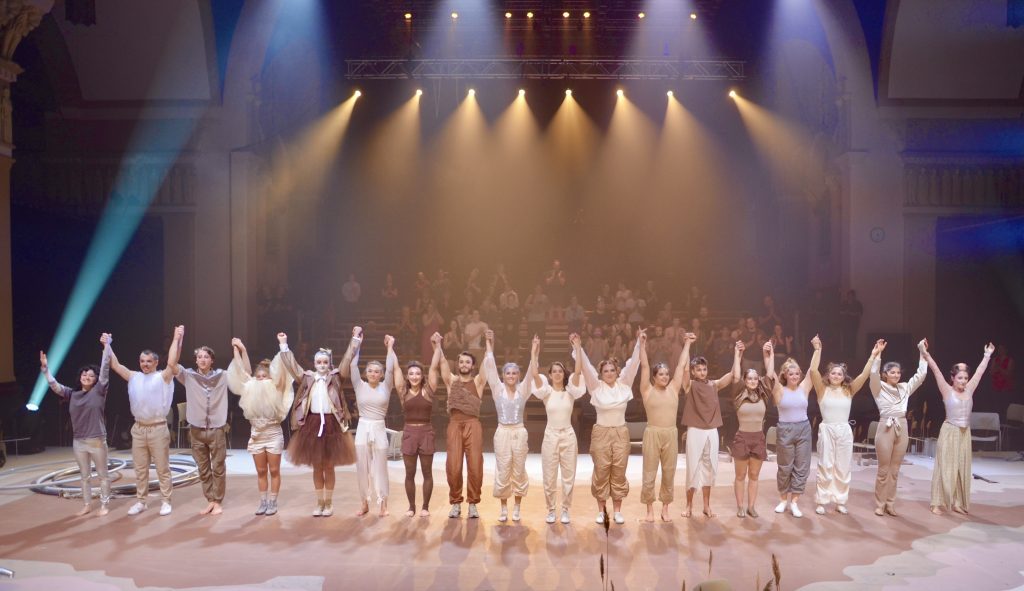 Circus graduates receive diplomas before final performance - The Quebec ...