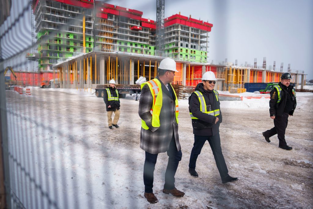 Visit to Quebec City building site prompts Poilievre "incompetent ...