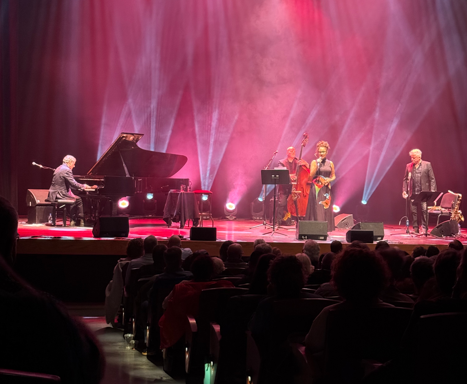 REVIEW: Holly Cole delivers a memorable night at the Palais Montcalm ...