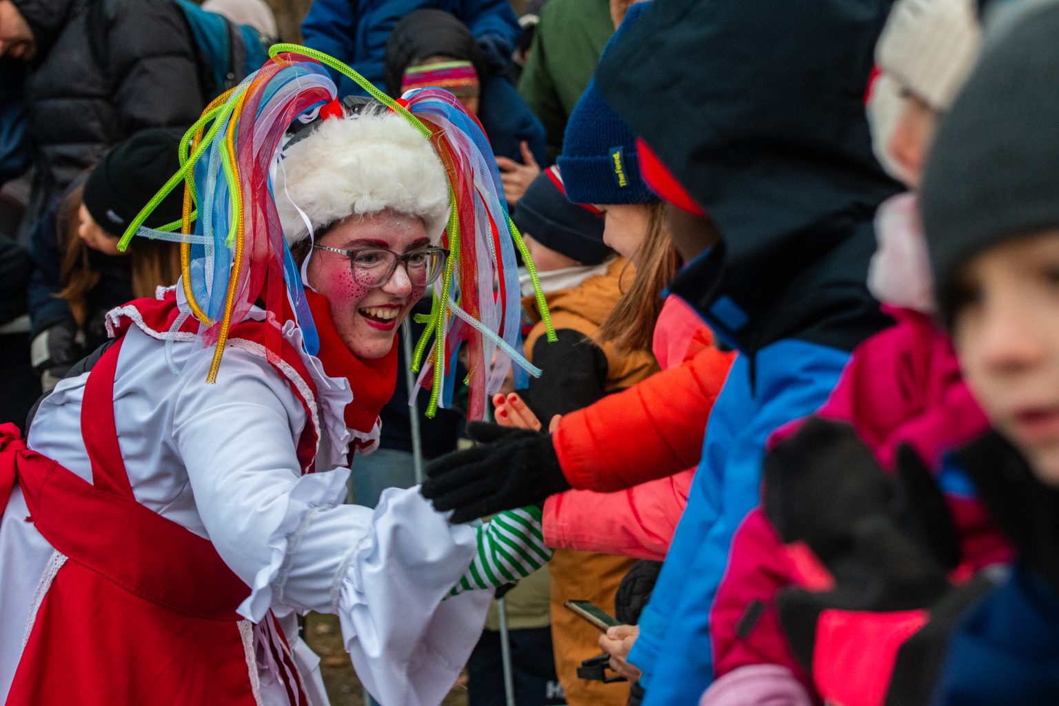 Santa Claus spreads Christmas magic at the Toy Parade - The Quebec ...