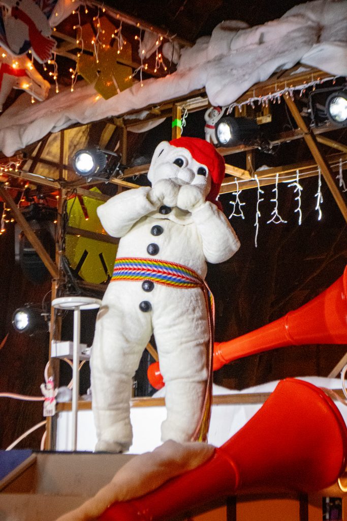 Crowds line Grande Allée for Upper Town Night Parade - The Quebec ...